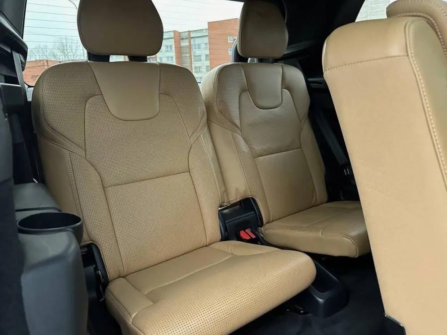 Black Volvo XC90 2016 in Jelgava, with an engine capacity of 2.00 L and mileage of 210 thousand km for 24450 €, photo 9 on AUTOMOTO.COM.LV