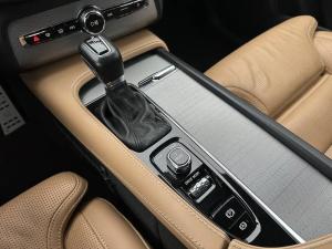 Black Volvo XC90 2016 in Jelgava, with an engine capacity of 2.00 L and mileage of 210 thousand km for 24450 €, photo 12 on AUTOMOTO.COM.LV