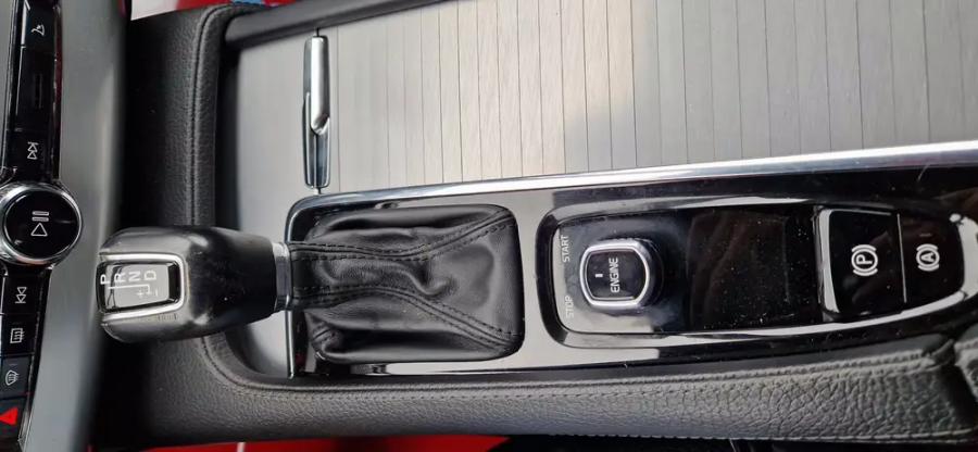 Melns Volvo XC90 2016 Daugavpils, ar dzinēja tilpumu 2.00 L un nobraukumu 239 tūkst. km par 20350 €, foto 18 vietnē AUTOMOTO.COM.LV