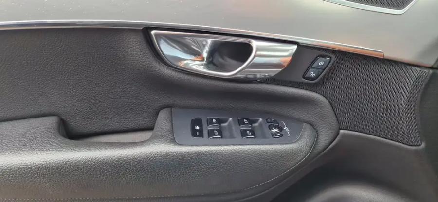 Melns Volvo XC90 2016 Daugavpils, ar dzinēja tilpumu 2.00 L un nobraukumu 239 tūkst. km par 20350 €, foto 19 vietnē AUTOMOTO.COM.LV