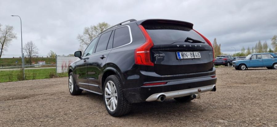 Black Volvo XC90 2016 in Riga, with an engine capacity of 2.00 L and mileage of 239 thousand km for 23350 €, photo 4 on AUTOMOTO.COM.LV