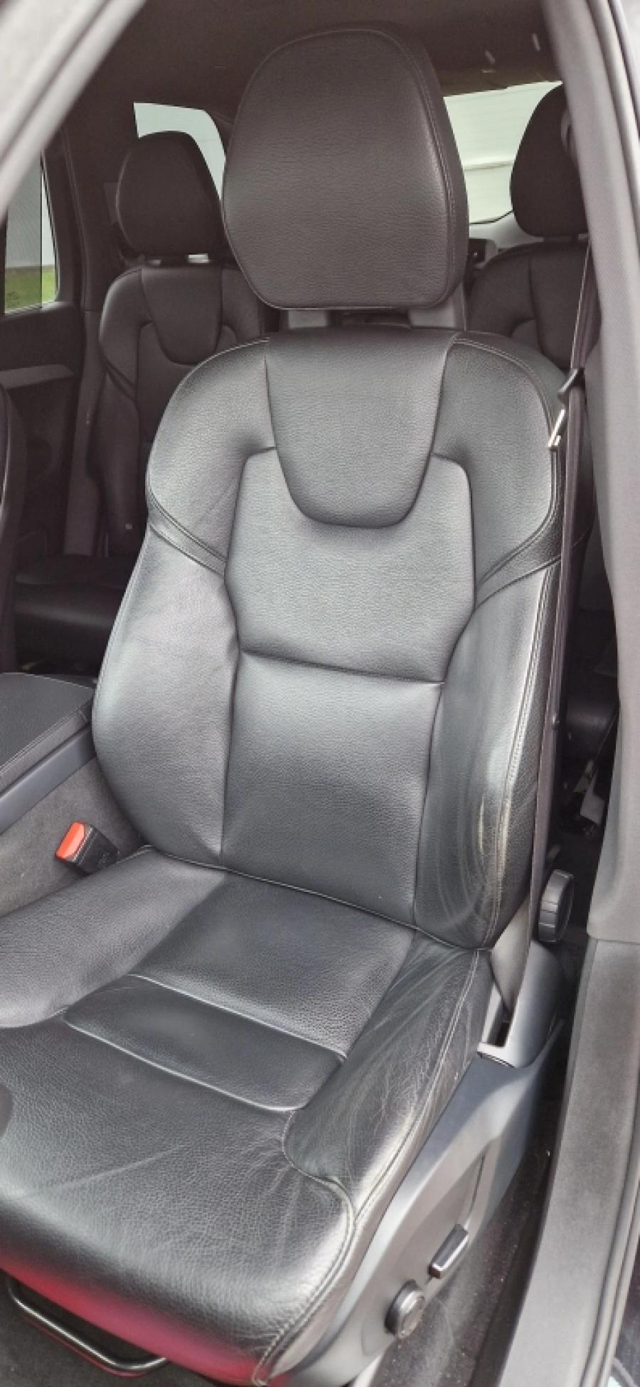 Black Volvo XC90 2016 in Riga, with an engine capacity of 2.00 L and mileage of 239 thousand km for 23350 €, photo 18 on AUTOMOTO.COM.LV