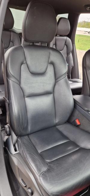 Black Volvo XC90 2016 in Riga, with an engine capacity of 2.00 L and mileage of 239 thousand km for 23350 €, photo 22 on AUTOMOTO.COM.LV