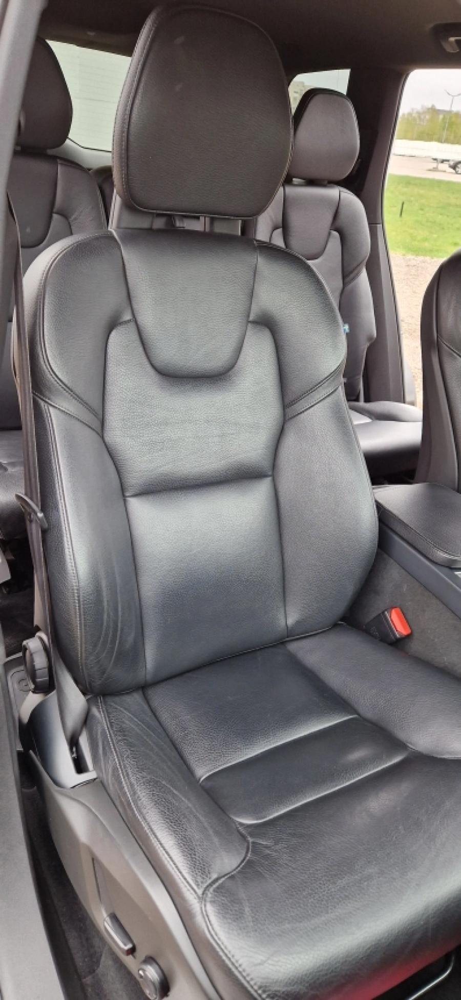Black Volvo XC90 2016 in Riga, with an engine capacity of 2.00 L and mileage of 239 thousand km for 23350 €, photo 22 on AUTOMOTO.COM.LV
