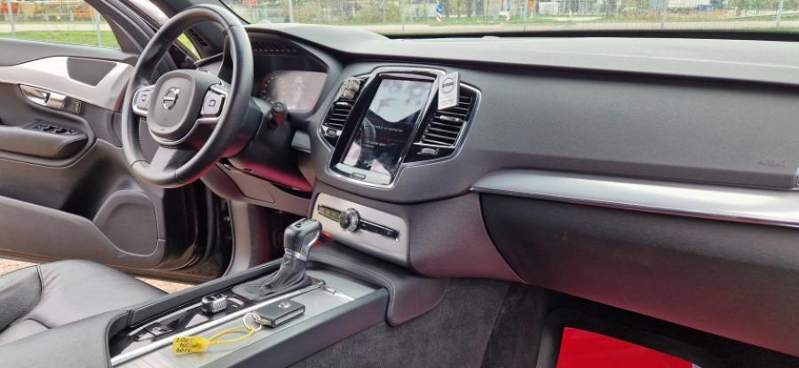 Black Volvo XC90 2016 in Riga, with an engine capacity of 2.00 L and mileage of 239 thousand km for 23350 €, photo 23 on AUTOMOTO.COM.LV