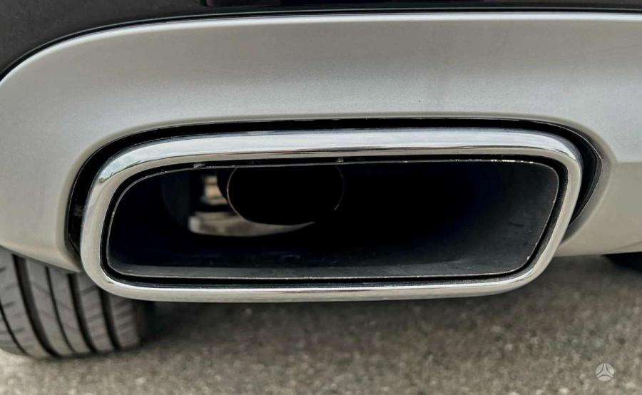 Black Volvo XC90 2016 in Utena, with an engine capacity of 1.97 L and mileage of 278 thousand km for 19500 €, photo 15 on AUTOMOTO.COM.LV