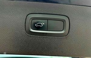 Black Volvo XC90 2016 in Utena, with an engine capacity of 1.97 L and mileage of 278 thousand km for 19500 €, photo 26 on AUTOMOTO.COM.LV