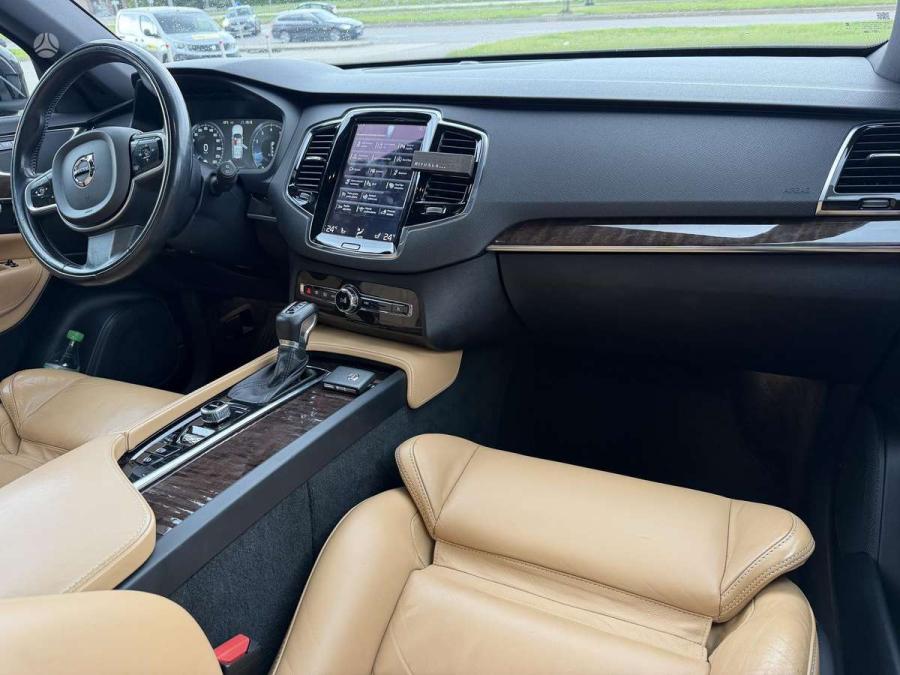Black Volvo XC90 2016 in Kaunas, with an engine capacity of 2.00 L and mileage of 210 thousand km for 21500 €, photo 8 on AUTOMOTO.COM.LV