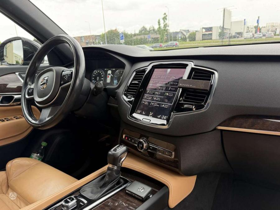 Black Volvo XC90 2016 in Kaunas, with an engine capacity of 2.00 L and mileage of 210 thousand km for 21500 €, photo 9 on AUTOMOTO.COM.LV
