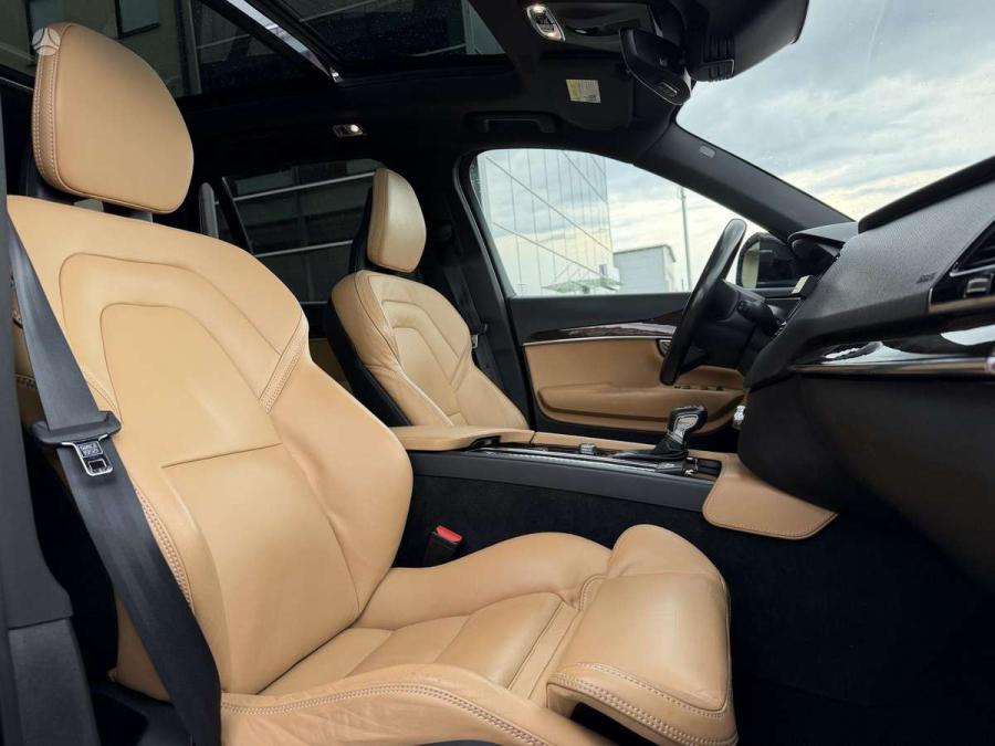 Black Volvo XC90 2016 in Kaunas, with an engine capacity of 2.00 L and mileage of 210 thousand km for 21500 €, photo 10 on AUTOMOTO.COM.LV