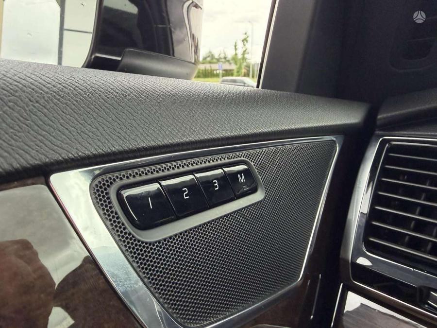 Black Volvo XC90 2016 in Kaunas, with an engine capacity of 2.00 L and mileage of 210 thousand km for 21500 €, photo 23 on AUTOMOTO.COM.LV