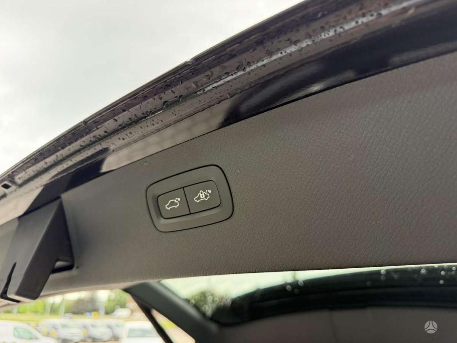 Black Volvo XC90 2016 in Kaunas, with an engine capacity of 2.00 L and mileage of 210 thousand km for 21500 €, photo 25 on AUTOMOTO.COM.LV