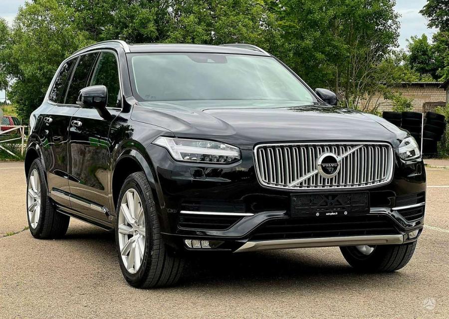 Black Volvo XC90 2016 in Utena, with an engine capacity of 1.97 L and mileage of 278 thousand km for 19350 €, photo 8 on AUTOMOTO.COM.LV