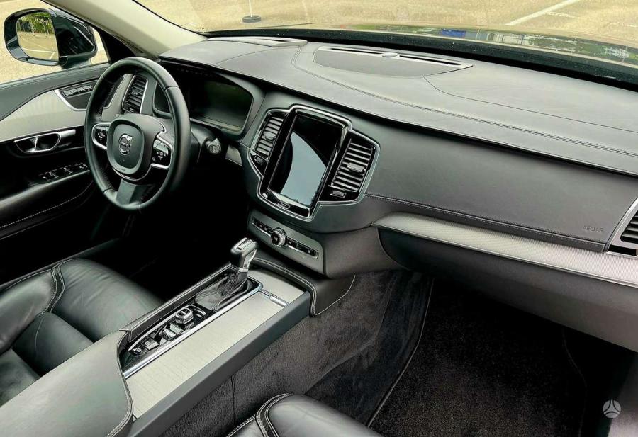Black Volvo XC90 2016 in Utena, with an engine capacity of 1.97 L and mileage of 278 thousand km for 19350 €, photo 23 on AUTOMOTO.COM.LV