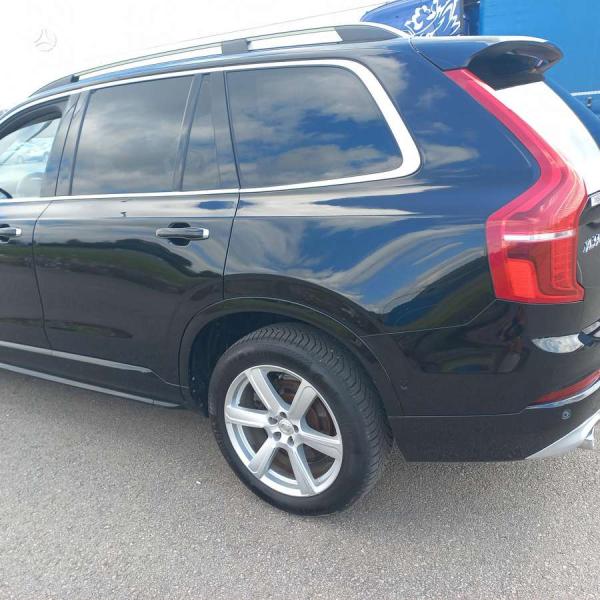 Melns Volvo XC90 2016 Panevēža, ar dzinēja tilpumu 1.97 L un nobraukumu 208 tūkst. km par 17200 €, foto 10 vietnē AUTOMOTO.COM.LV