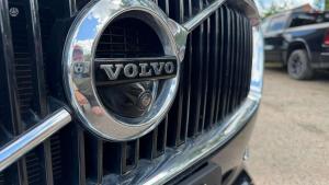 Black Volvo XC90 2016 in Ukmerge, with an engine capacity of 1.97 L and mileage of 253 thousand km for 13499 €, photo 5 on AUTOMOTO.COM.LV