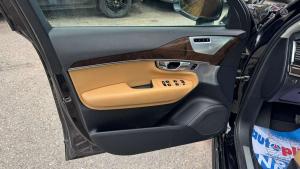 Black Volvo XC90 2016 in Ukmerge, with an engine capacity of 1.97 L and mileage of 253 thousand km for 13499 €, photo 14 on AUTOMOTO.COM.LV