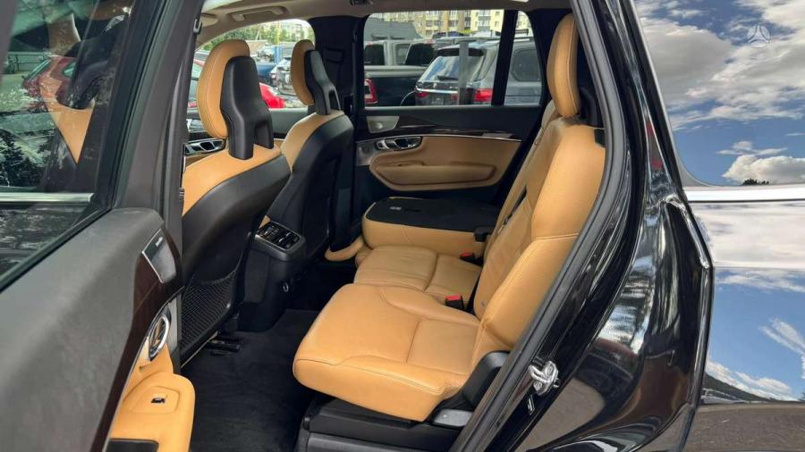 Black Volvo XC90 2016 in Ukmerge, with an engine capacity of 1.97 L and mileage of 253 thousand km for 13499 €, photo 23 on AUTOMOTO.COM.LV
