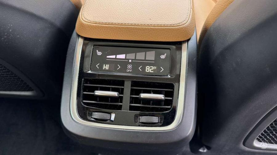 Black Volvo XC90 2016 in Ukmerge, with an engine capacity of 1.97 L and mileage of 253 thousand km for 13499 €, photo 24 on AUTOMOTO.COM.LV
