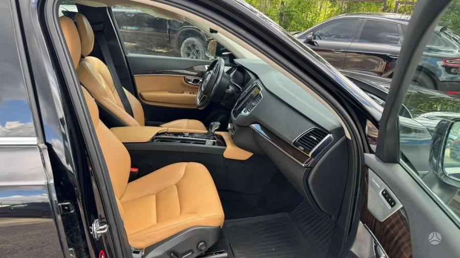 Black Volvo XC90 2016 in Ukmerge, with an engine capacity of 1.97 L and mileage of 253 thousand km for 13499 €, photo 29 on AUTOMOTO.COM.LV