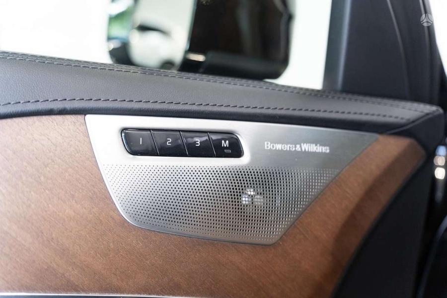 Black Volvo XC90 2016 in Vilnius, with an engine capacity of 1.97 L and mileage of 145 thousand km for 20700 €, photo 17 on AUTOMOTO.COM.LV