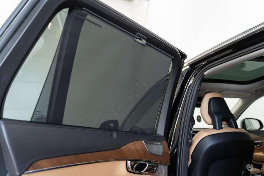 Black Volvo XC90 2016 in Vilnius, with an engine capacity of 1.97 L and mileage of 145 thousand km for 20700 €, photo 21 on AUTOMOTO.COM.LV