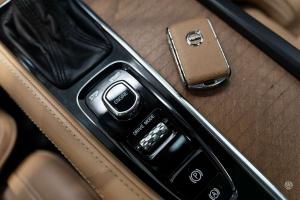 Black Volvo XC90 2016 in Vilnius, with an engine capacity of 1.97 L and mileage of 145 thousand km for 20700 €, photo 27 on AUTOMOTO.COM.LV