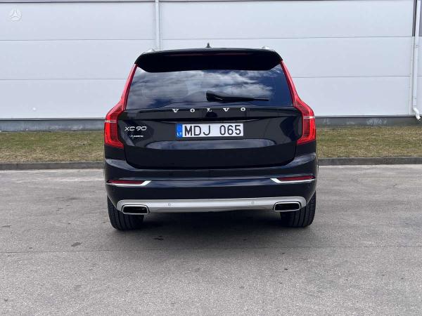 Black Volvo XC90 2016 in Kaunas, with an engine capacity of 1.97 L and mileage of 283 thousand km for 18400 €, photo 5 on AUTOMOTO.COM.LV