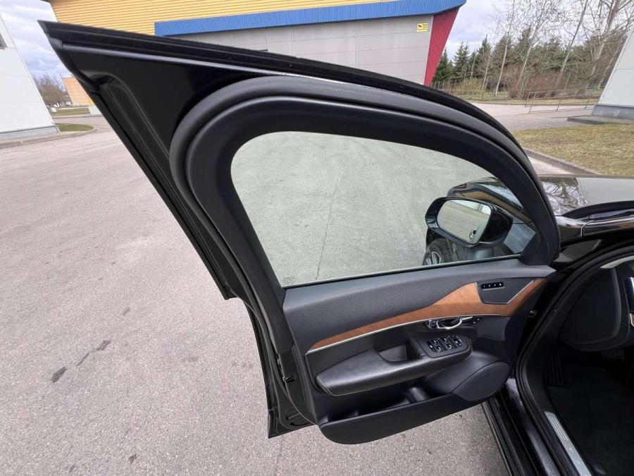 Melns Volvo XC90 2016 Kauņa, ar dzinēja tilpumu 1.97 L un nobraukumu 283 tūkst. km par 18400 €, foto 22 vietnē AUTOMOTO.COM.LV