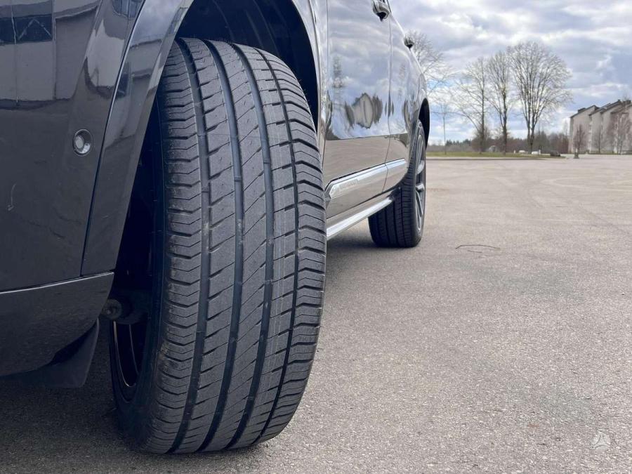 Melns Volvo XC90 2016 Kauņa, ar dzinēja tilpumu 1.97 L un nobraukumu 283 tūkst. km par 18400 €, foto 35 vietnē AUTOMOTO.COM.LV
