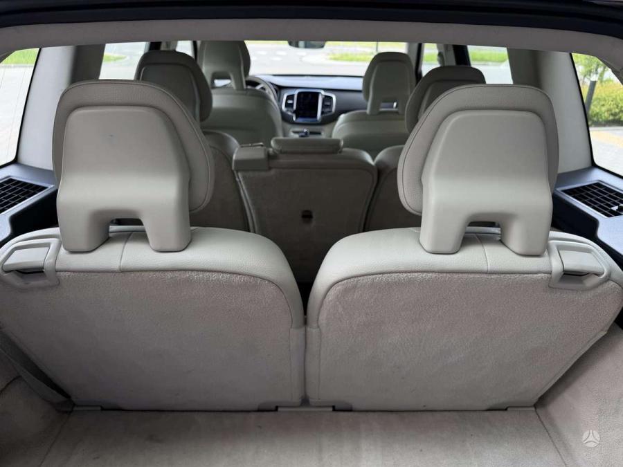 Black Volvo XC90 2016 in Vilnius, with an engine capacity of 1.97 L and mileage of 182 thousand km for 24499 €, photo 16 on AUTOMOTO.COM.LV