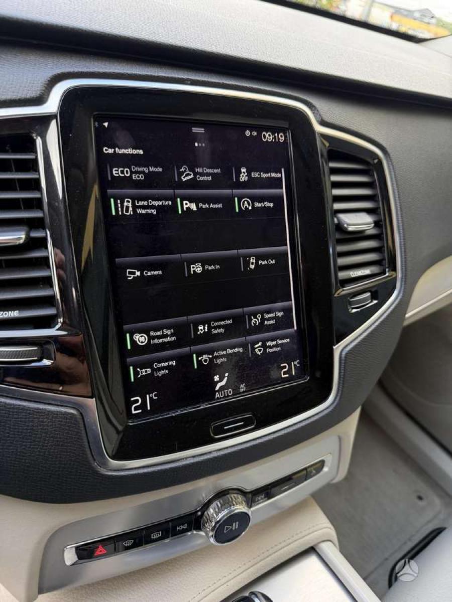 Black Volvo XC90 2016 in Vilnius, with an engine capacity of 1.97 L and mileage of 182 thousand km for 24499 €, photo 19 on AUTOMOTO.COM.LV