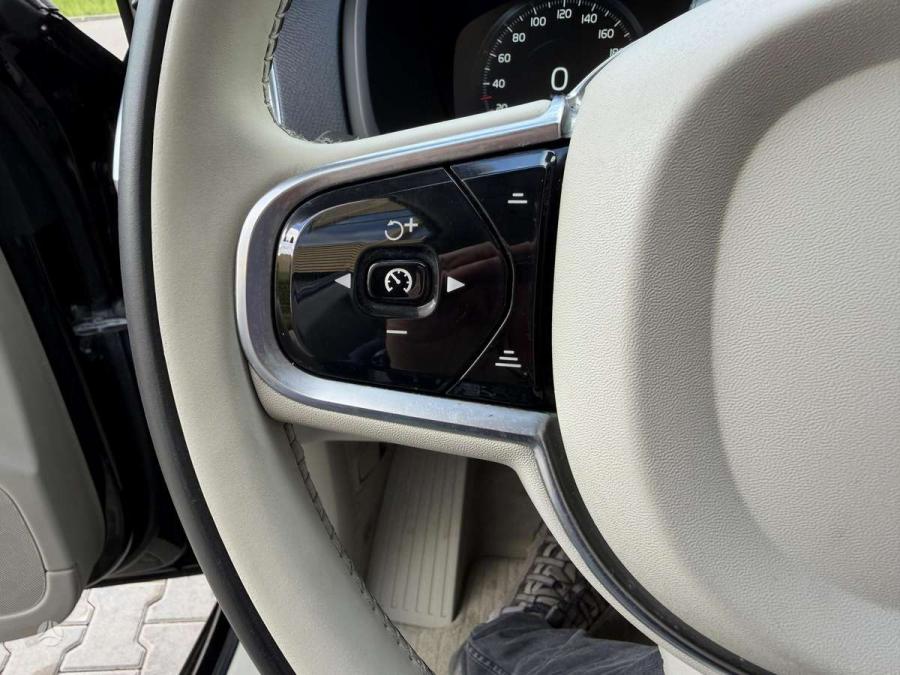 Black Volvo XC90 2016 in Vilnius, with an engine capacity of 1.97 L and mileage of 182 thousand km for 24499 €, photo 23 on AUTOMOTO.COM.LV