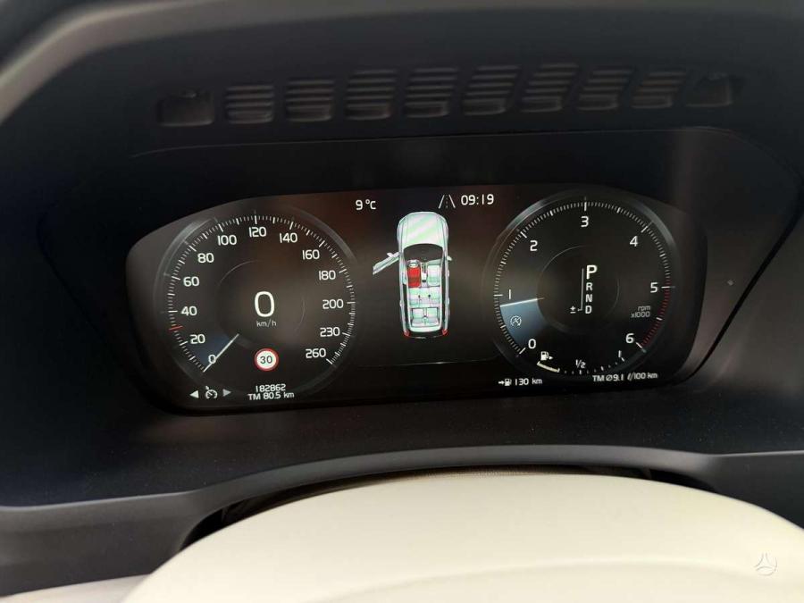 Black Volvo XC90 2016 in Vilnius, with an engine capacity of 1.97 L and mileage of 182 thousand km for 24499 €, photo 27 on AUTOMOTO.COM.LV