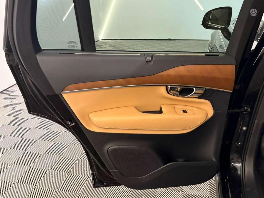 Melns Volvo XC90 2016 Marijampole, ar dzinēja tilpumu 1.97 L un nobraukumu 193 tūkst. km par 20850 €, foto 22 vietnē AUTOMOTO.COM.LV