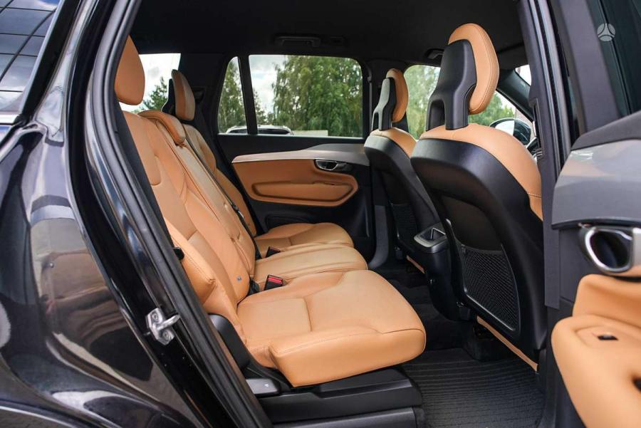 Black Volvo XC90 2016 in Marijampole, with an engine capacity of 1.97 L and mileage of 293 thousand km for 14450 €, photo 22 on AUTOMOTO.COM.LV