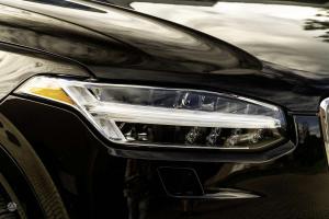 Black Volvo XC90 2016 in Ukmerge, with an engine capacity of 1.97 L and mileage of 203 thousand km for 17800 €, photo 10 on AUTOMOTO.COM.LV