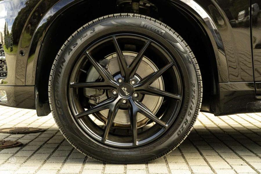 Black Volvo XC90 2016 in Ukmerge, with an engine capacity of 1.97 L and mileage of 203 thousand km for 17800 €, photo 11 on AUTOMOTO.COM.LV