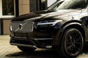 Black Volvo XC90 2016 in Ukmerge, with an engine capacity of 1.97 L and mileage of 203 thousand km for 17800 €, photo 12 on AUTOMOTO.COM.LV
