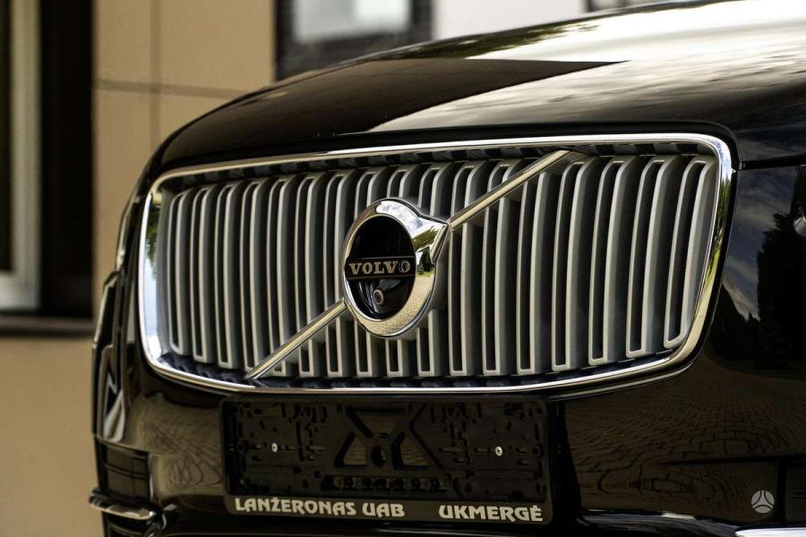 Black Volvo XC90 2016 in Ukmerge, with an engine capacity of 1.97 L and mileage of 203 thousand km for 17800 €, photo 13 on AUTOMOTO.COM.LV