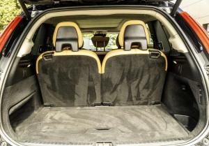 Black Volvo XC90 2016 in Ukmerge, with an engine capacity of 1.97 L and mileage of 203 thousand km for 17800 €, photo 21 on AUTOMOTO.COM.LV