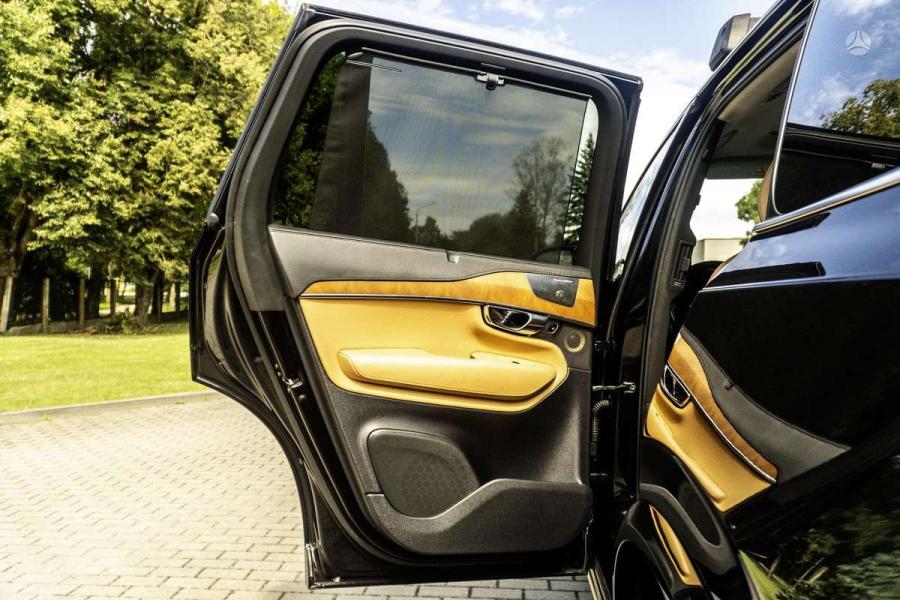 Black Volvo XC90 2016 in Ukmerge, with an engine capacity of 1.97 L and mileage of 203 thousand km for 17800 €, photo 22 on AUTOMOTO.COM.LV
