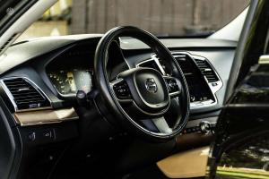 Black Volvo XC90 2016 in Ukmerge, with an engine capacity of 1.97 L and mileage of 203 thousand km for 17800 €, photo 26 on AUTOMOTO.COM.LV