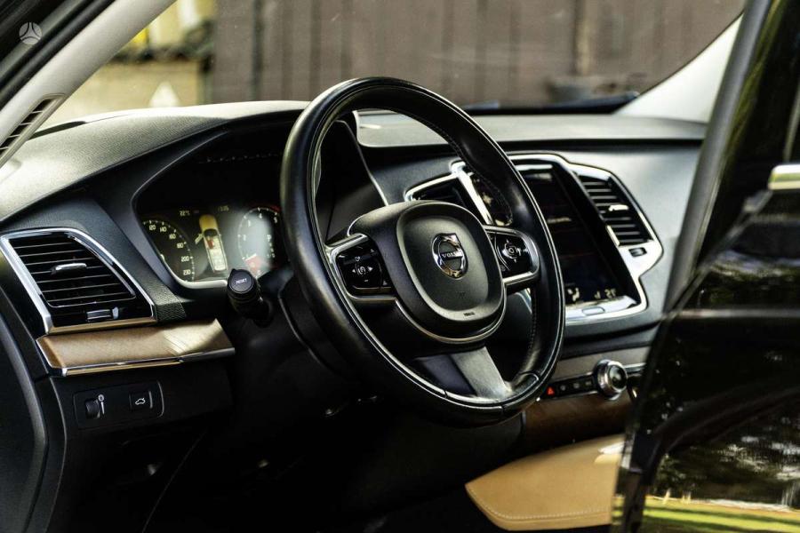 Black Volvo XC90 2016 in Ukmerge, with an engine capacity of 1.97 L and mileage of 203 thousand km for 17800 €, photo 26 on AUTOMOTO.COM.LV