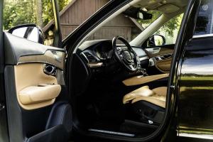 Black Volvo XC90 2016 in Ukmerge, with an engine capacity of 1.97 L and mileage of 203 thousand km for 17800 €, photo 27 on AUTOMOTO.COM.LV