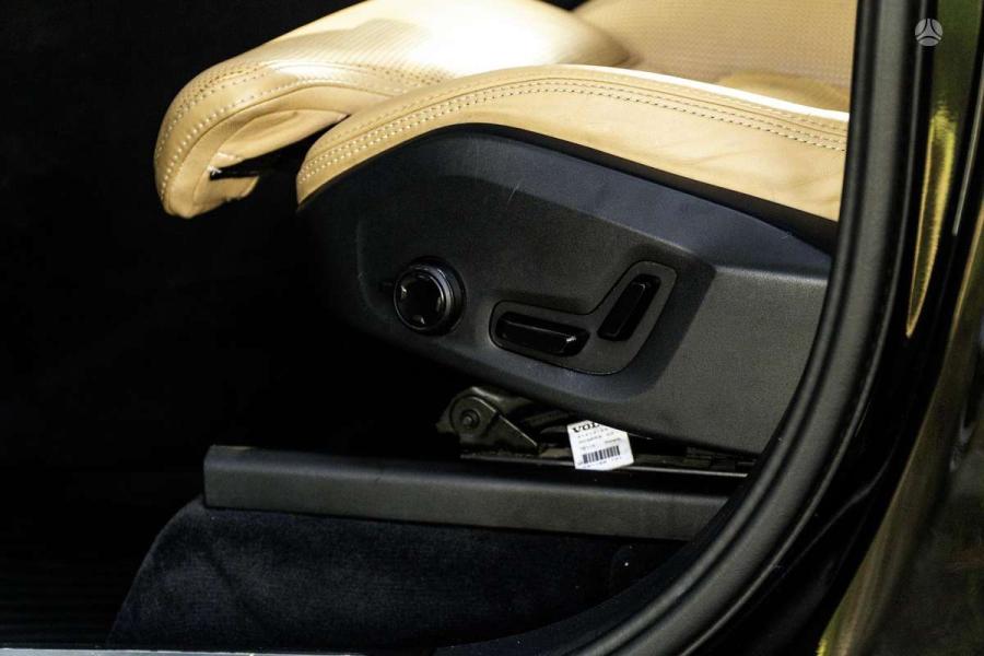 Black Volvo XC90 2016 in Ukmerge, with an engine capacity of 1.97 L and mileage of 203 thousand km for 17800 €, photo 28 on AUTOMOTO.COM.LV