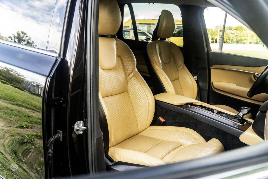 Black Volvo XC90 2016 in Ukmerge, with an engine capacity of 1.97 L and mileage of 203 thousand km for 17800 €, photo 29 on AUTOMOTO.COM.LV