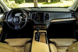 Black Volvo XC90 2016 in Ukmerge, with an engine capacity of 1.97 L and mileage of 203 thousand km for 17800 €, photo 31 on AUTOMOTO.COM.LV