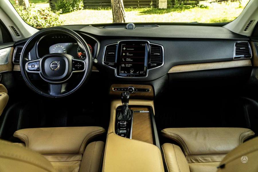 Black Volvo XC90 2016 in Ukmerge, with an engine capacity of 1.97 L and mileage of 203 thousand km for 17800 €, photo 31 on AUTOMOTO.COM.LV