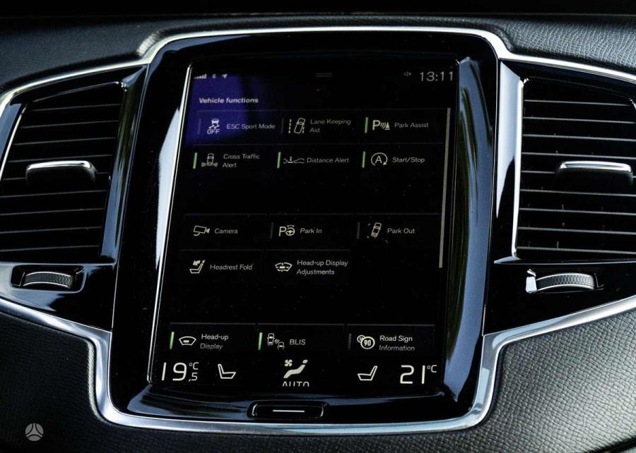 Black Volvo XC90 2016 in Ukmerge, with an engine capacity of 1.97 L and mileage of 203 thousand km for 17800 €, photo 33 on AUTOMOTO.COM.LV